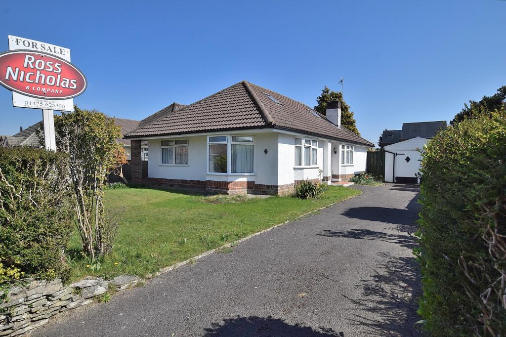 3 bedroom detached bungalow for sale in Crossmead Avenue, New Milton ...