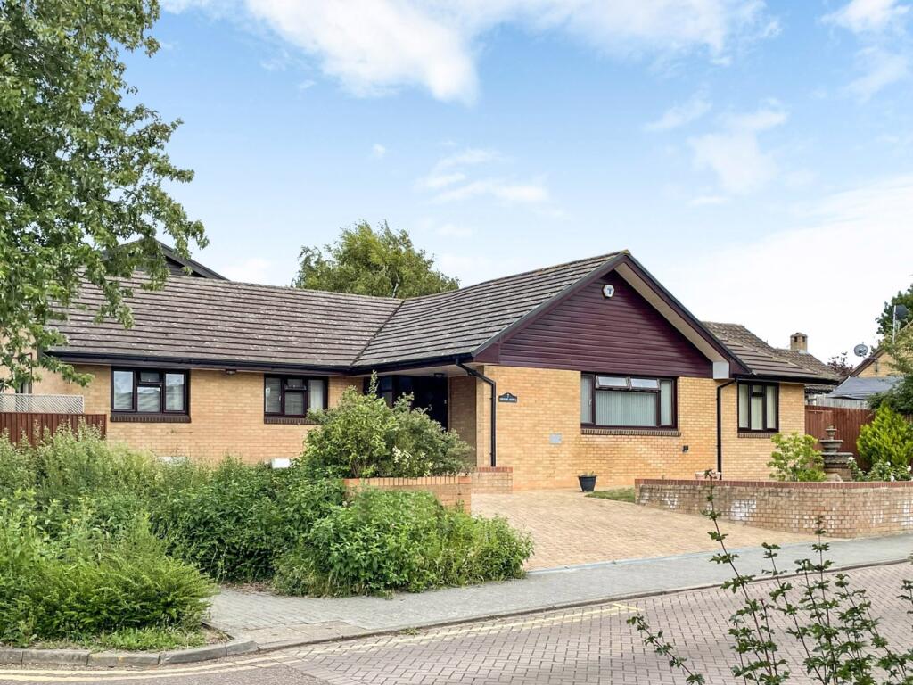 3 bedroom bungalow for sale in Downley Avenue, Bradwell Common, Milton ...