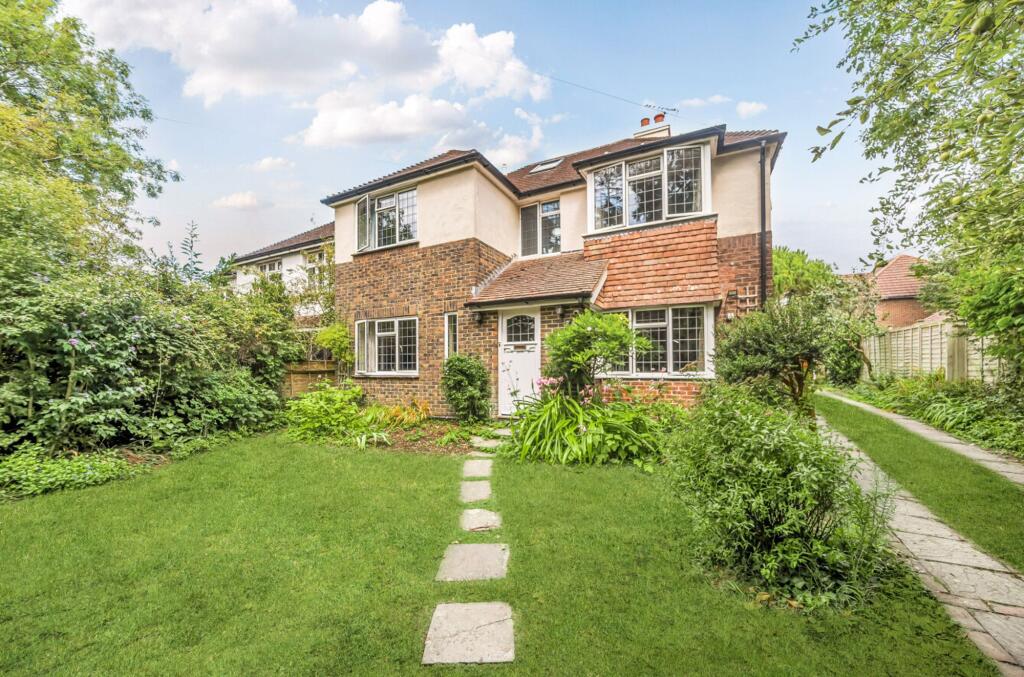 5 bedroom detached house for sale in Arundel Road, Fontwell, BN18