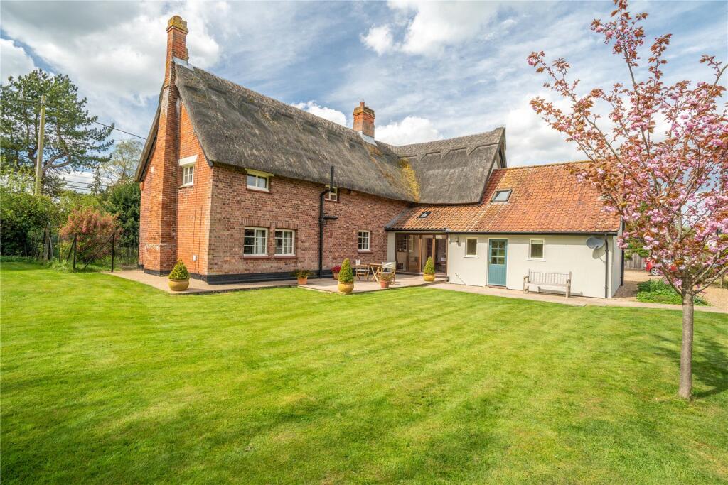 6 bedroom detached house for sale in Hoxne, Eye, Suffolk, IP21
