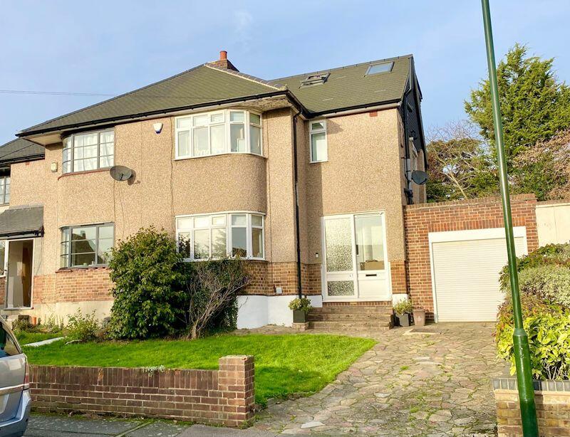 4 bedroom semi-detached house for sale in Beechway, Bexley, DA5