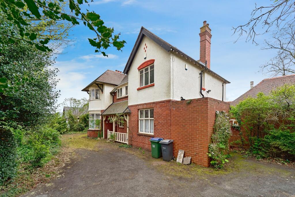 6 bedroom detached house for sale in Dagger Lane, West Bromwich, B71