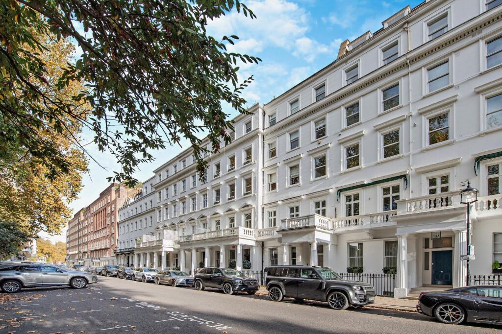 2 bedroom flat for sale in Lowndes Square, London, SW1X