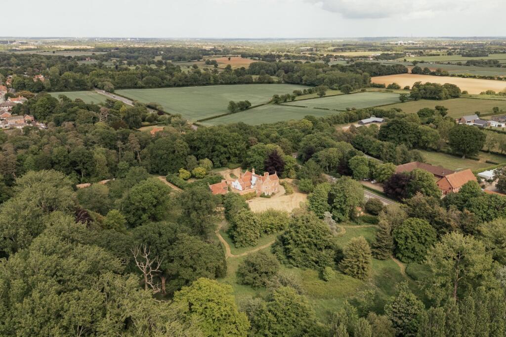 6 bedroom detached house for sale in Norwich Road, Hethersett, Norwich ...