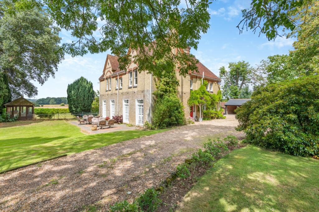 6 bedroom detached house for sale in Pluckley Road, Little Chart, Kent ...