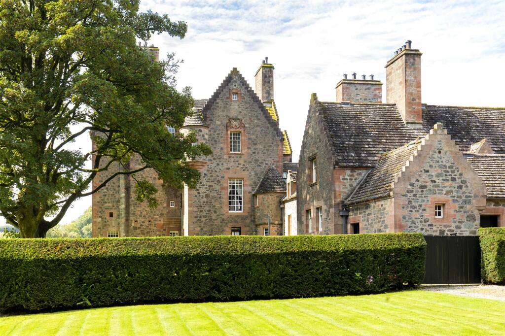 3 bedroom house for sale in The Mansion Tower, Formakin Estate ...