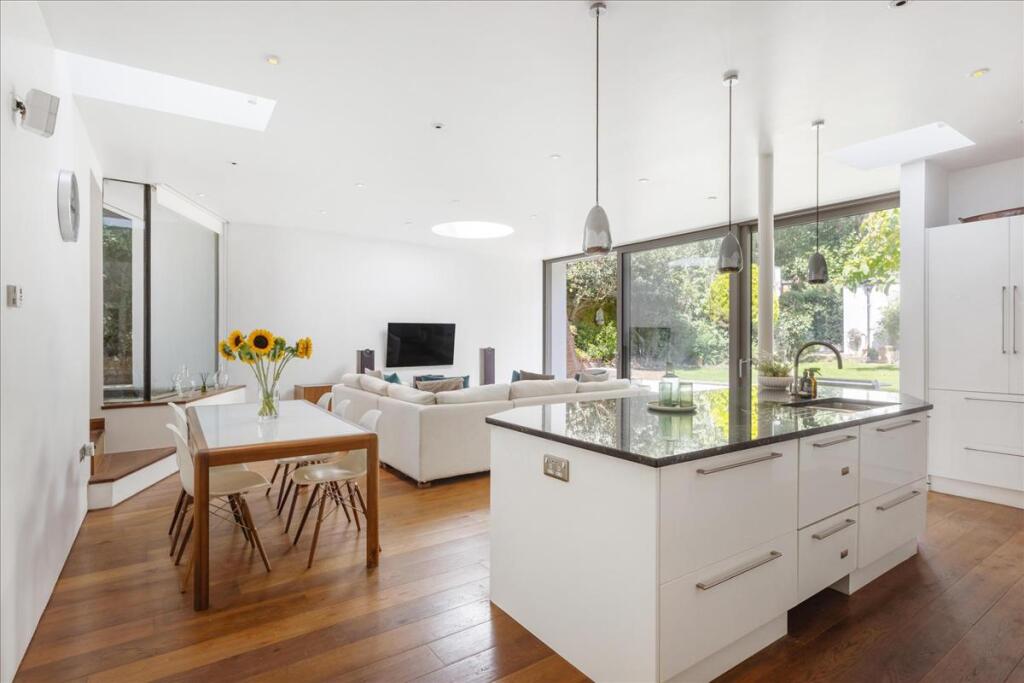 5 bedroom house for sale in Stevenage Road, Fulham, London, SW6