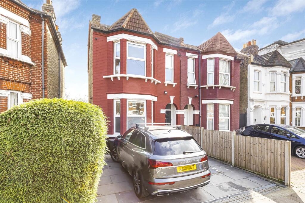 4 bedroom semi-detached house for rent in Mellison Road, London, SW17
