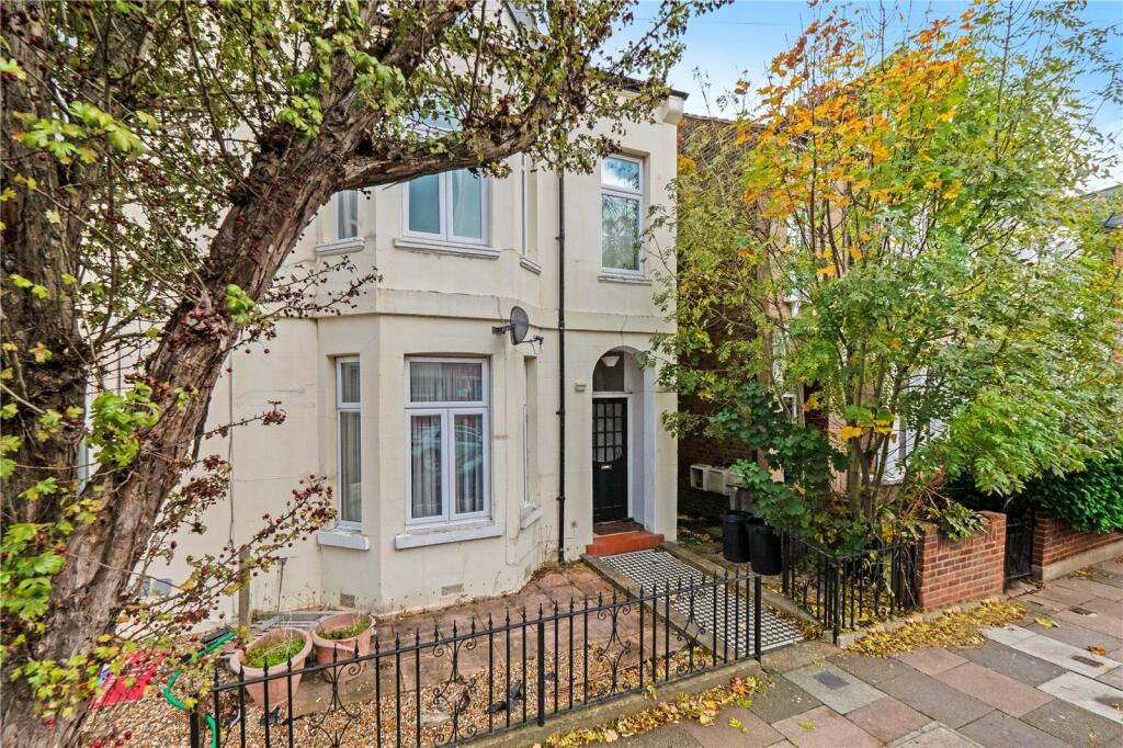 5 bedroom semi-detached house for sale in Lucien Road, London, SW17