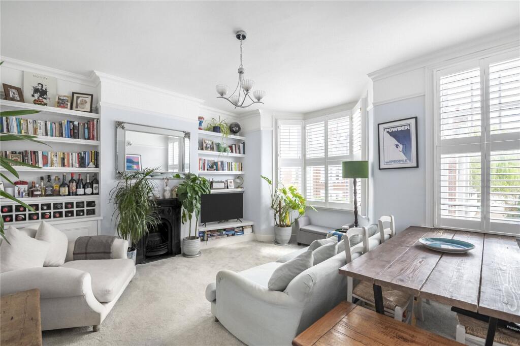 2 bedroom maisonette for sale in Cambray Road, Lambeth, London, SW12