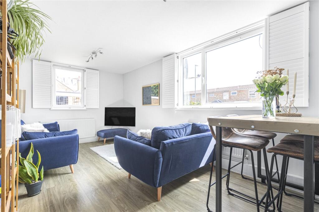 1 bedroom flat for sale in Hanson Close, London, SW12