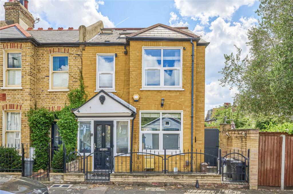 3 bedroom end of terrace house for sale in Worslade Road, London, SW17