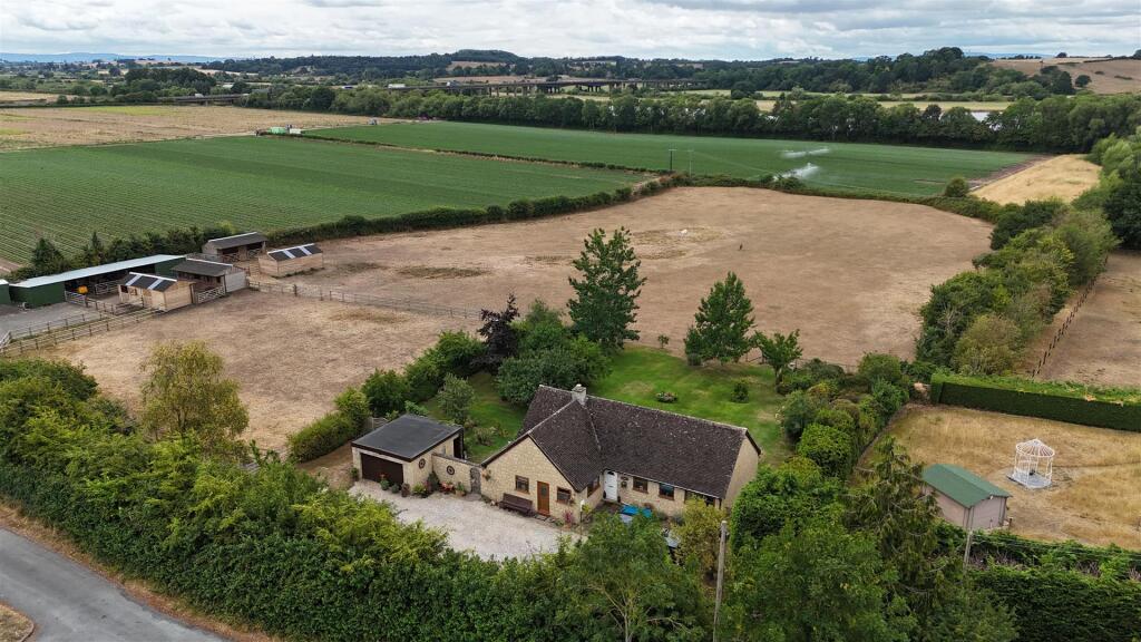 3 bedroom detached house for sale in Uckinghall, Tewkesbury, GL20