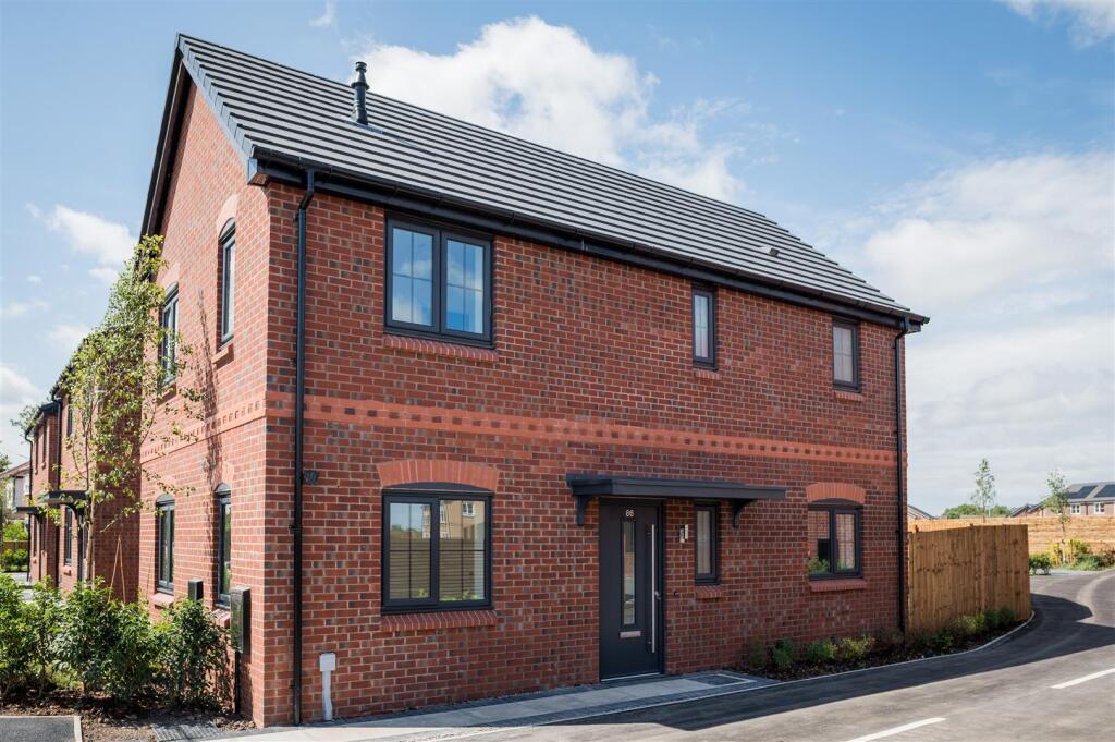 3 bedroom detached house for sale in Stoneley Road, Crewe, CW1