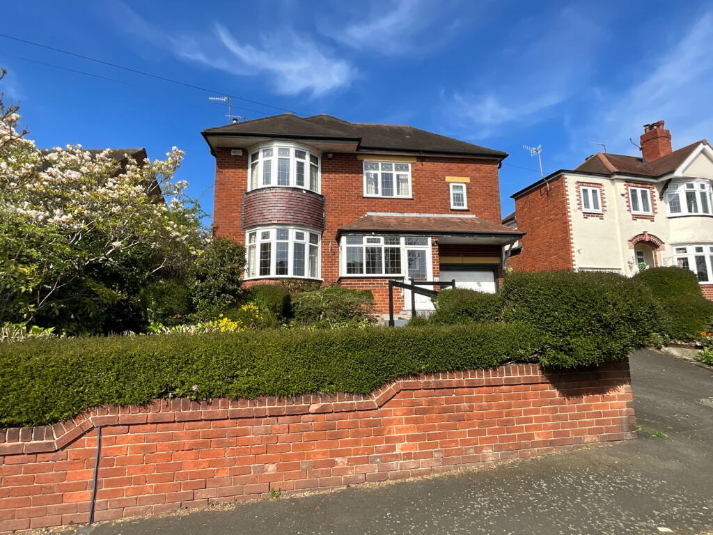 4 bedroom detached house for sale in CRADLEY HEATH, Haden Park Road, B64