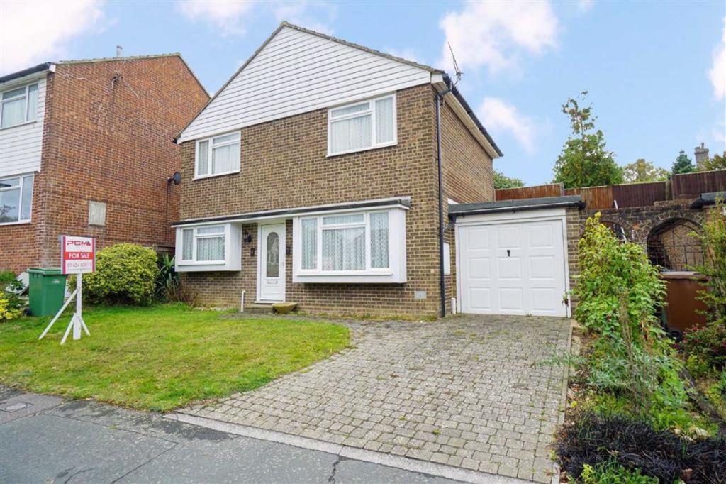 3 Bedroom Detached House For Sale In Reedswood Road St Leonards On