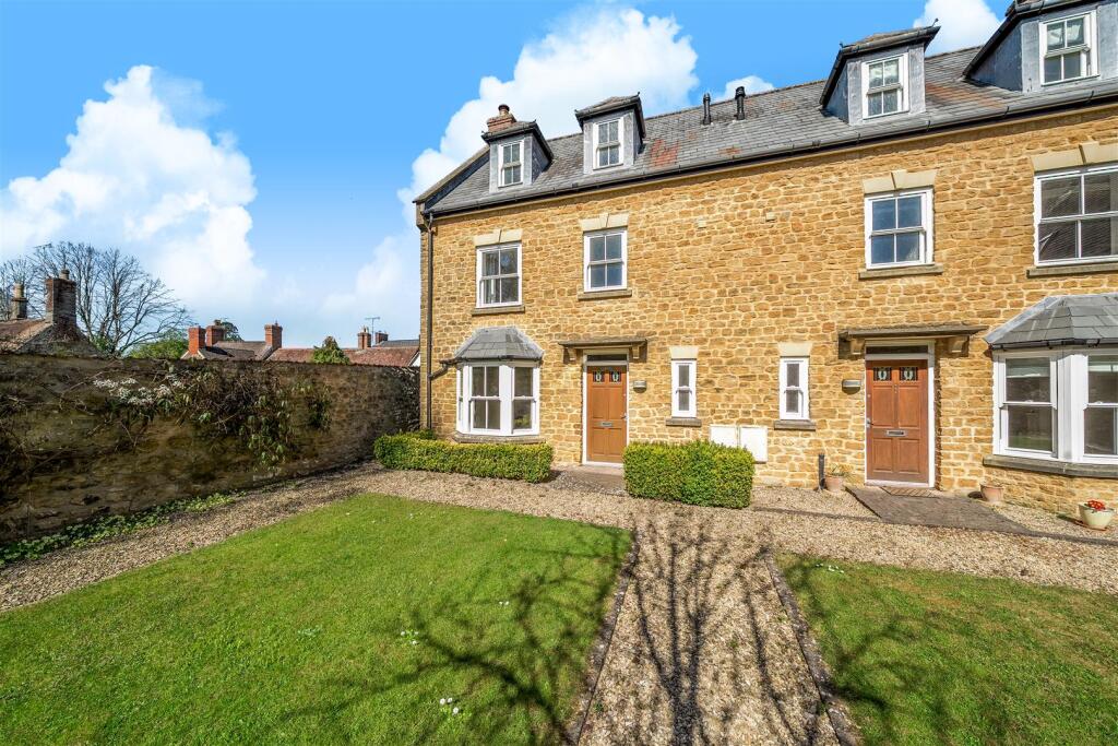 3 bedroom semi-detached house for sale in Digby Road, Sherborne, DT9