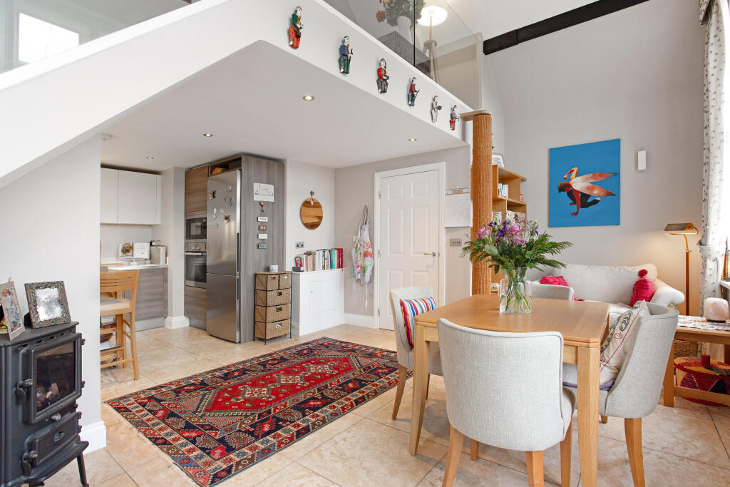 3 bedroom flat for sale in Royal Connaught Drive, Bushey, WD23