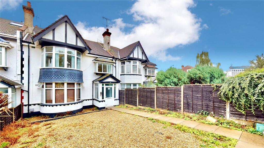 2 bedroom maisonette for sale in Wembley Hill Road, Wembley, HA9