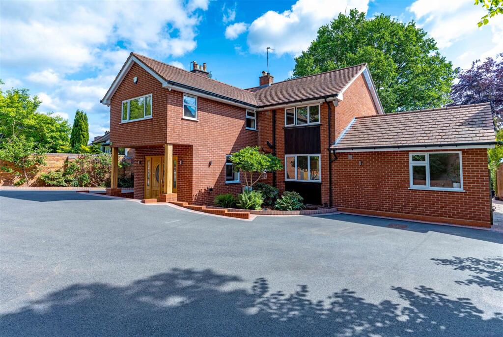 5 bedroom detached house for sale in Highgate Road, Walsall, WS1