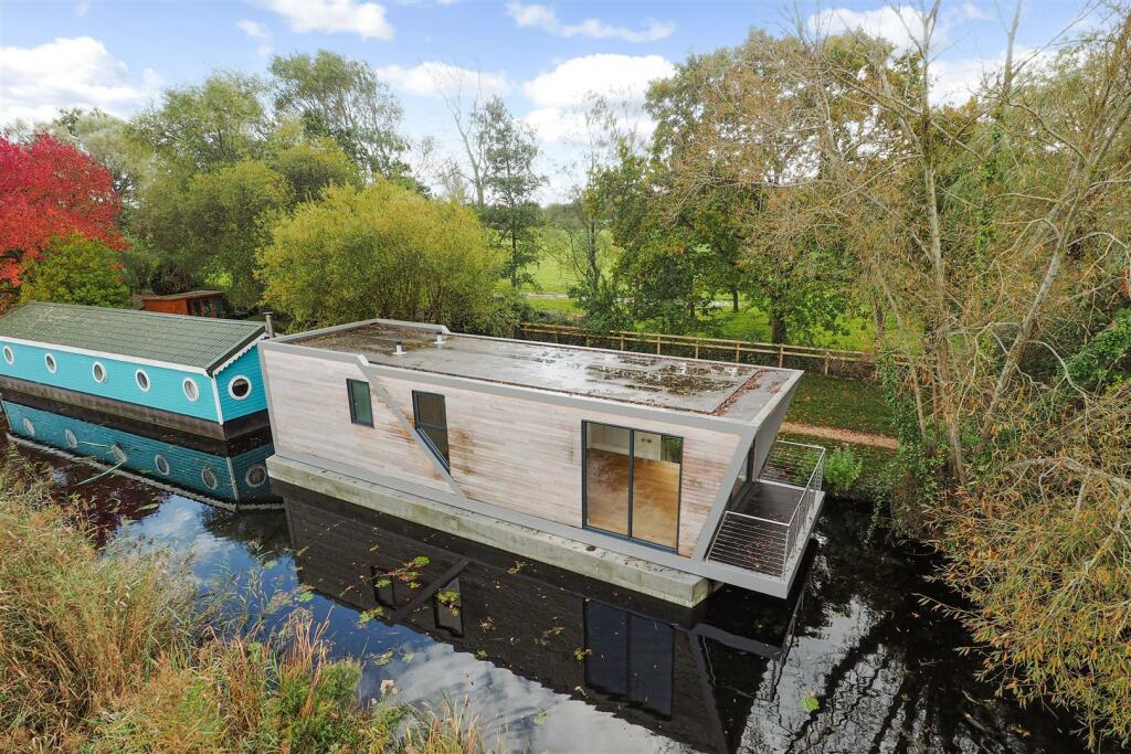 2 bedroom house boat for sale in Houseboat Plot 16, Chichester Marina ...