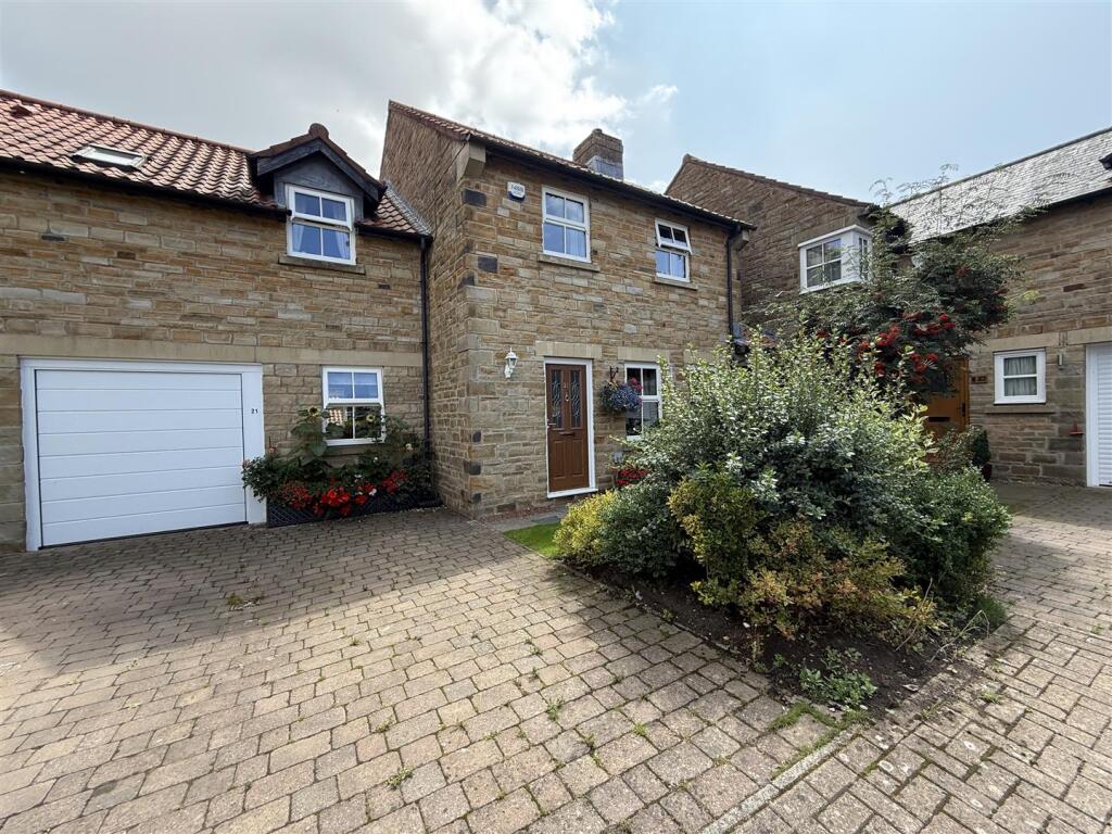 4 bedroom detached house for sale in Glebe Court, Melsonby, Richmond, DL10