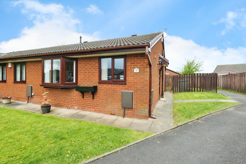 2 bedroom bungalow for sale in Cumberland Drive, Royton, Oldham ...
