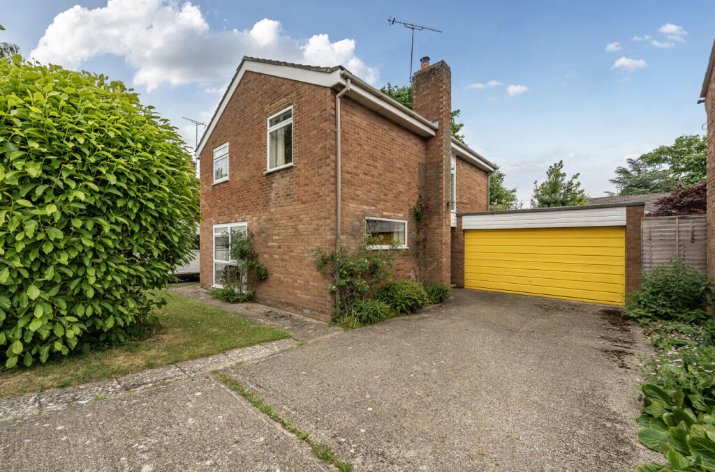 4 bedroom detached house for sale in Retford Close, Woodley, Reading, RG5