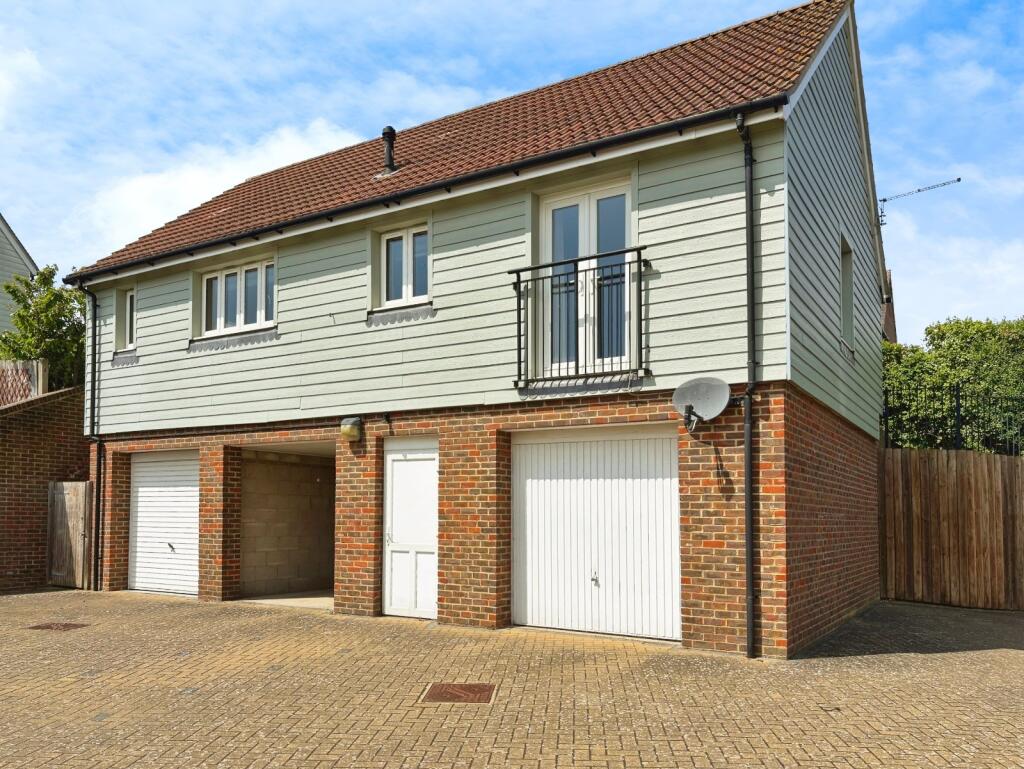 2 bedroom bungalow for sale in Springfield Drive, Rye, East Sussex, TN31