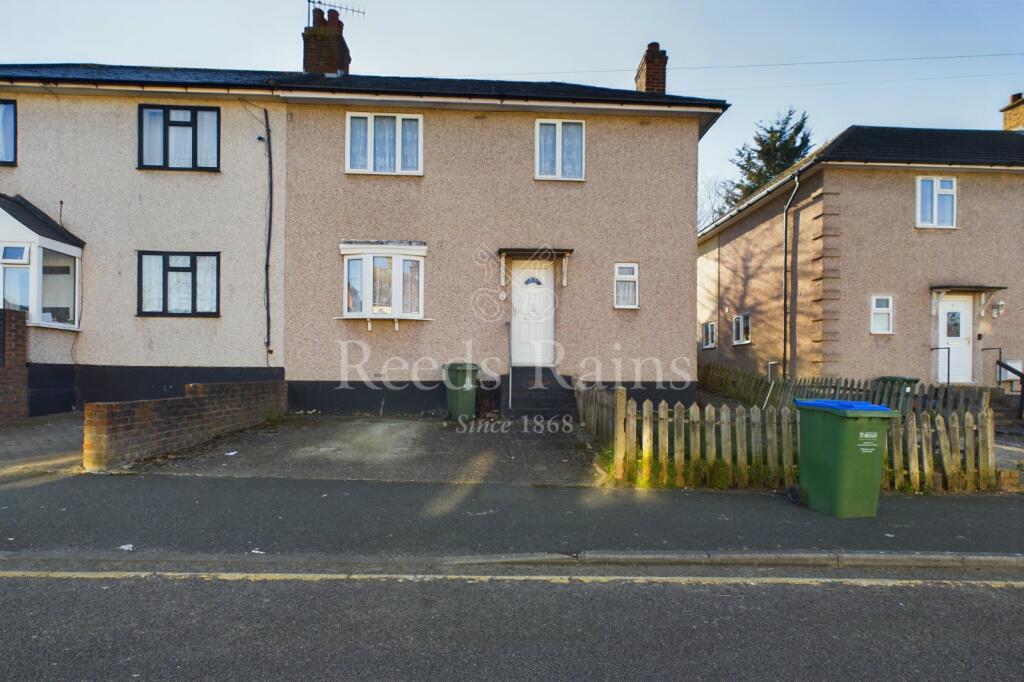 3 Bedroom Semi Detached House For Sale In Valley Road Crayford
