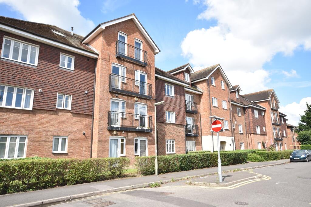 2 bedroom apartment for sale in The Quadrangle, Horley, Surrey, RH6