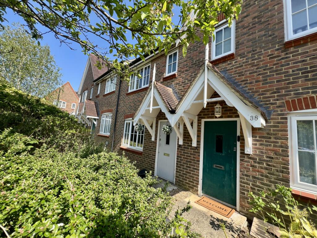 2 bedroom house for sale in Roundway, Haywards Heath, RH16