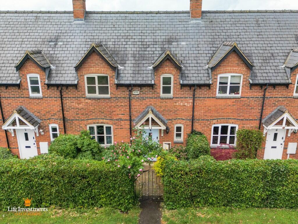 3 bedroom terraced house for sale in Skippons Court, NN6