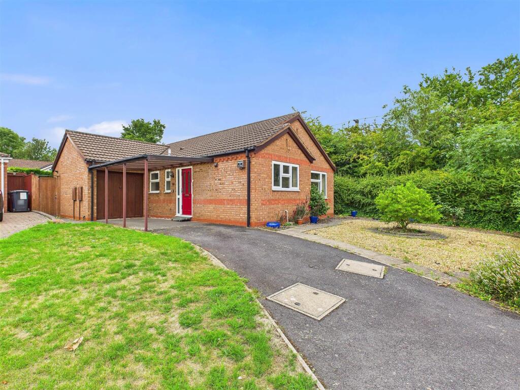 2 bedroom detached bungalow for sale in Chestnut Close, Handsacre ...