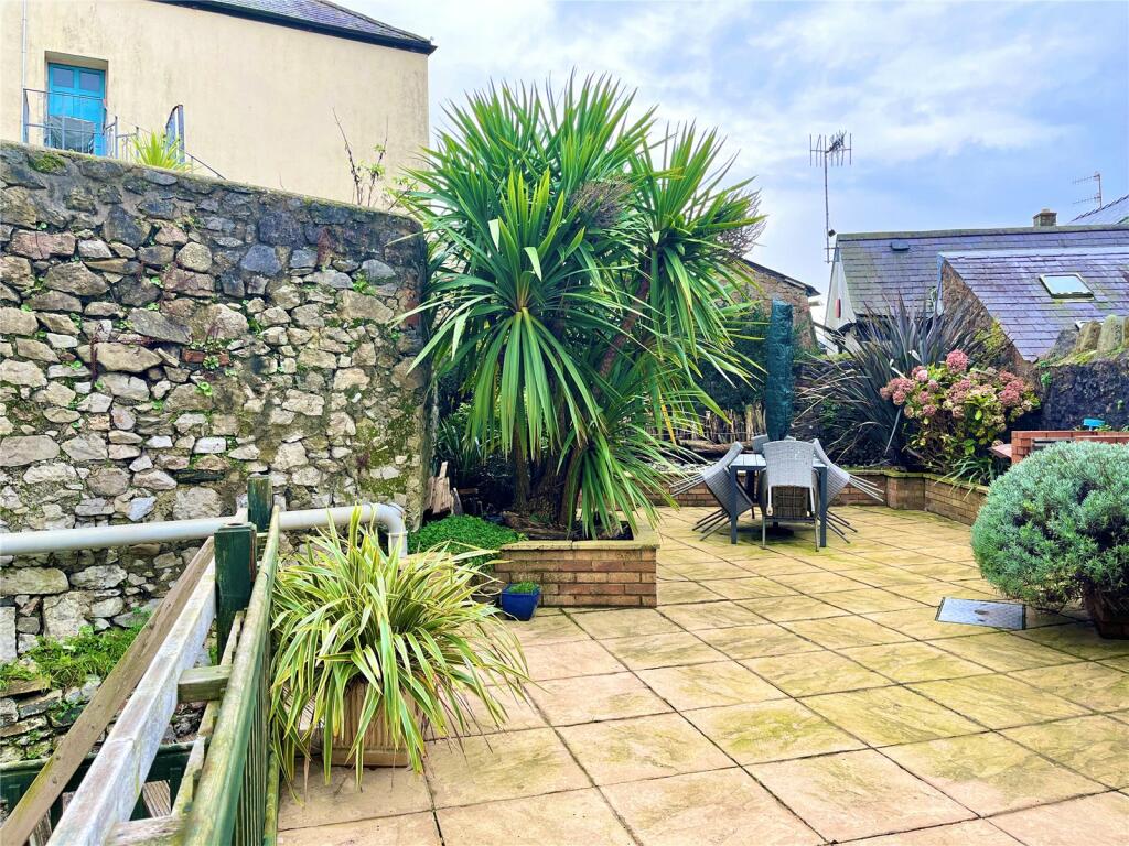 1 bedroom flat for sale in Tudor Square, Tenby, Pembrokeshire, SA70