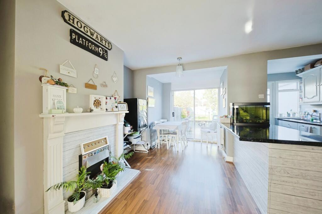 3 bedroom terraced house for sale in Boothferry Road, Hessle,HU13 9AU, HU13