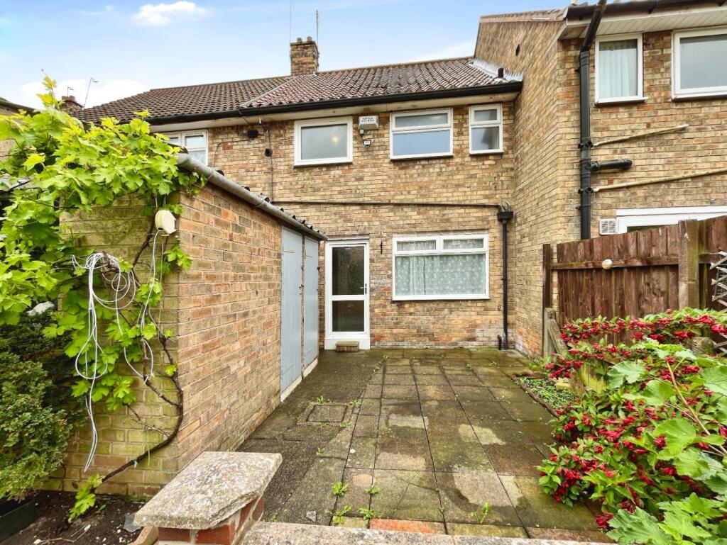 3 bedroom terraced house for sale in Burcott Garth, Hull, HU4 7LG, HU4