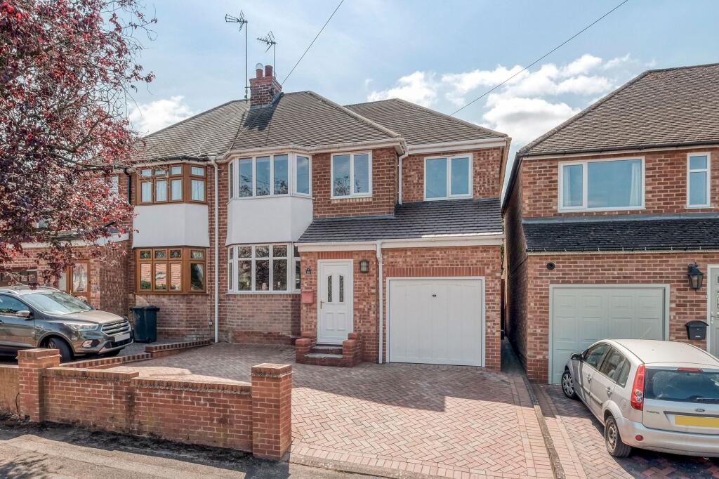 4 bedroom semi-detached house for sale in Jubilee Avenue, Redditch, B97