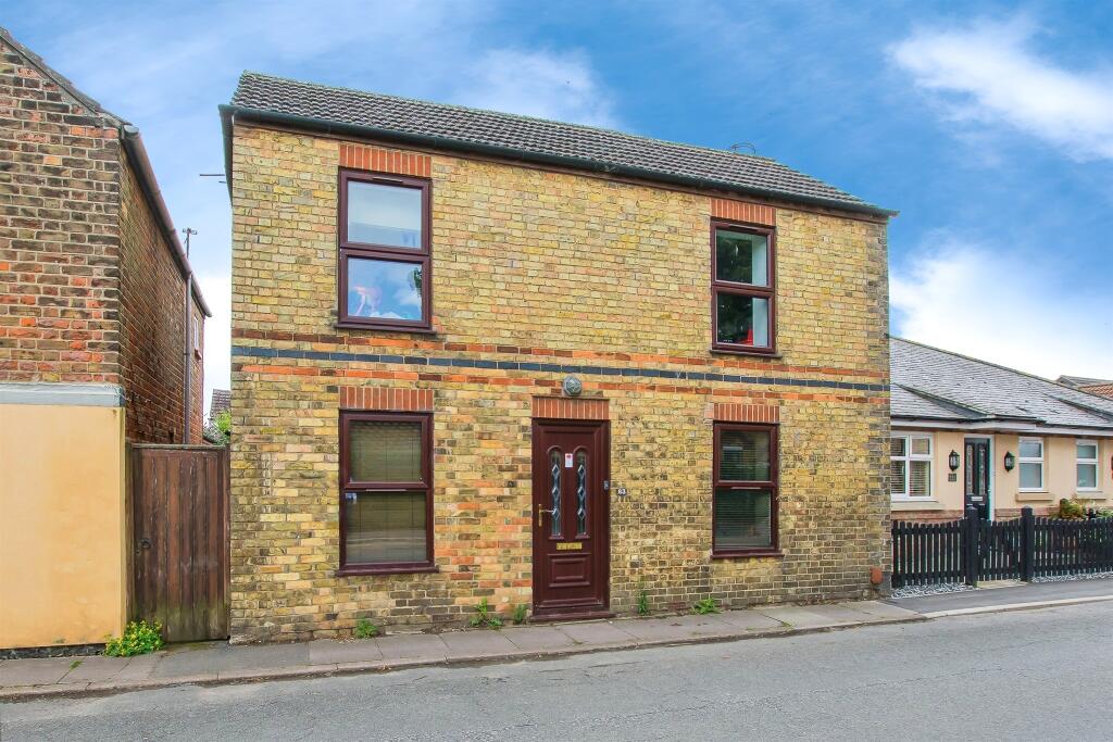 4 bedroom detached house for sale in Broadway, Crowland, Peterborough, PE6