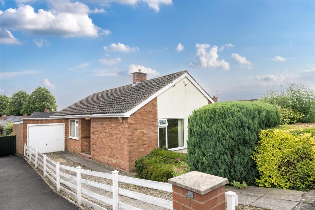 3 bedroom bungalow for sale in Lower Minster, Oswestry., SY11