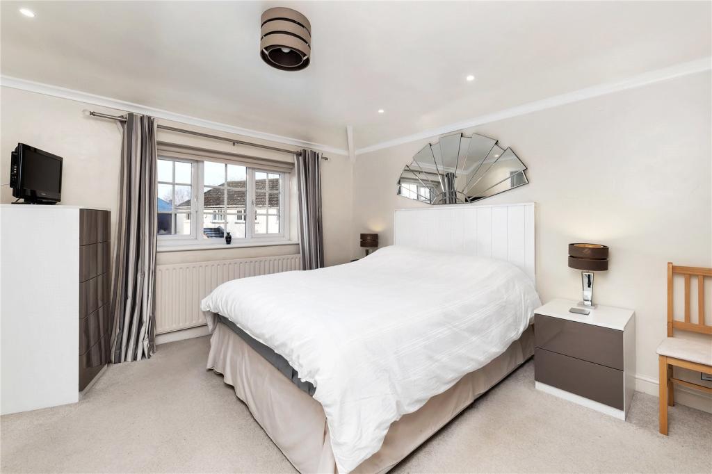 4 bedroom detached house for sale in Sandown Drive, Hale Barns ...
