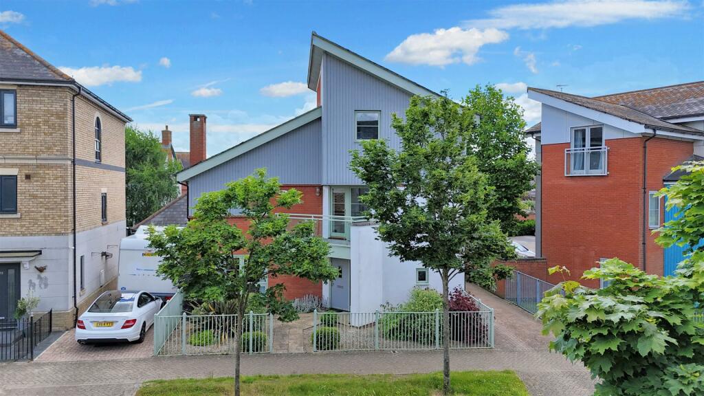 5 bedroom detached house for sale in Ravenswood Avenue, Ipswich, IP3