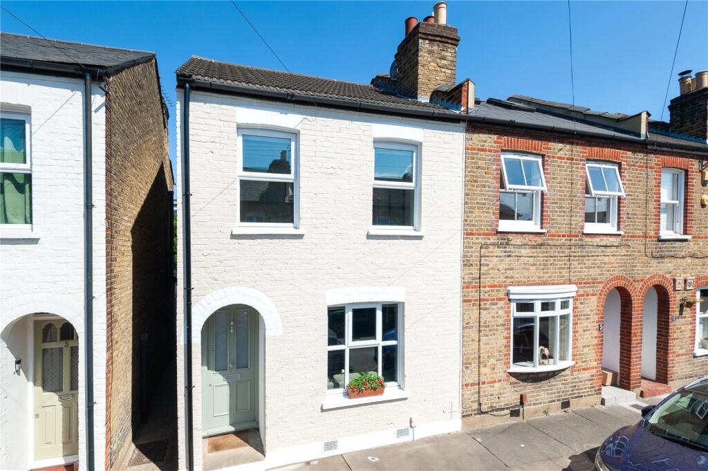 2 bedroom end of terrace house for sale in Warwick Road, Twickenham, TW2