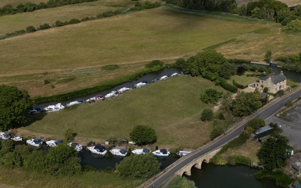 3 bedroom detached house for sale in Radcot, Bampton, OX18