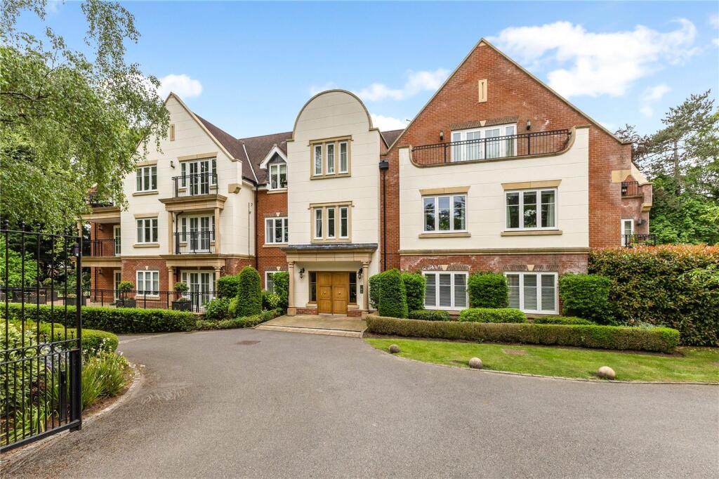 3 bedroom apartment for sale in Devenish Road, Sunningdale, Berkshire, SL5