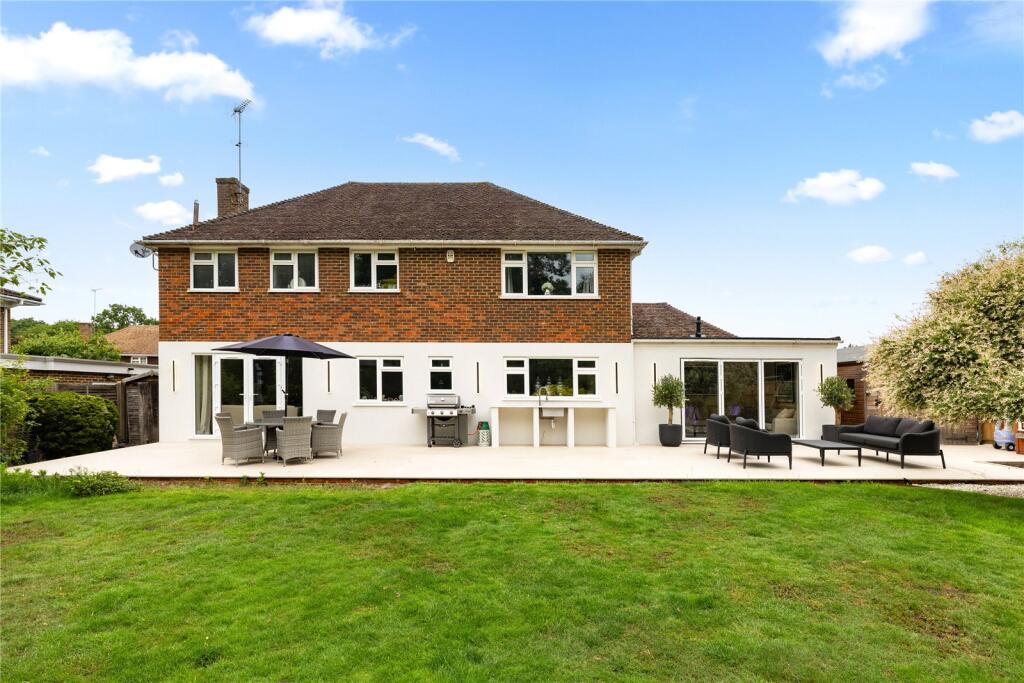5 bedroom detached house for sale in Moor Place, Windlesham, Surrey, GU20