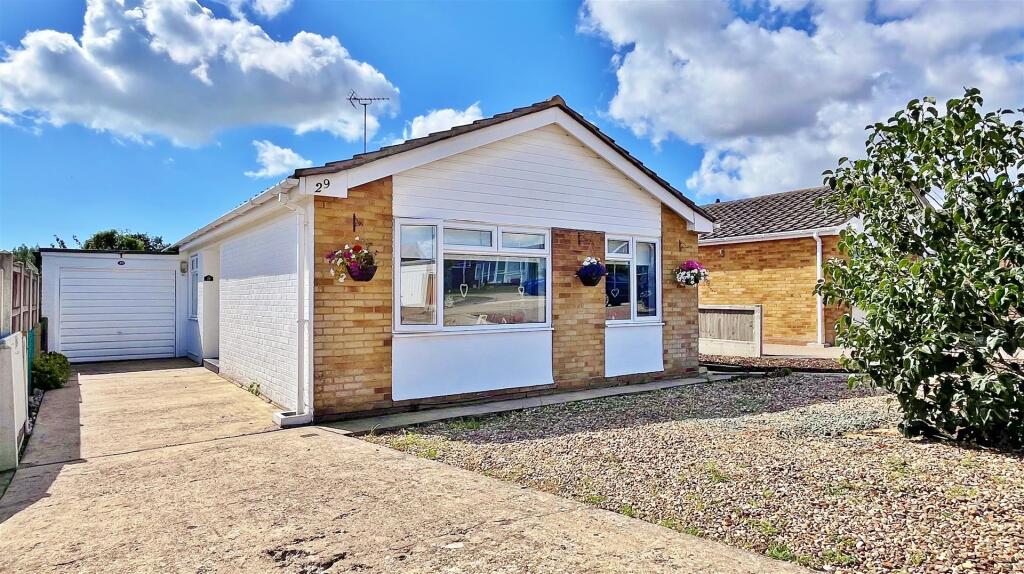 2 bedroom detached bungalow for sale in Wade Reach, Walton On The Naze ...