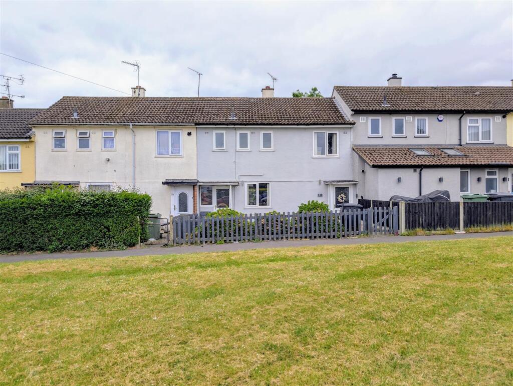 3 bedroom terraced house for sale in Redwell Road, Matson, Gloucester, GL4