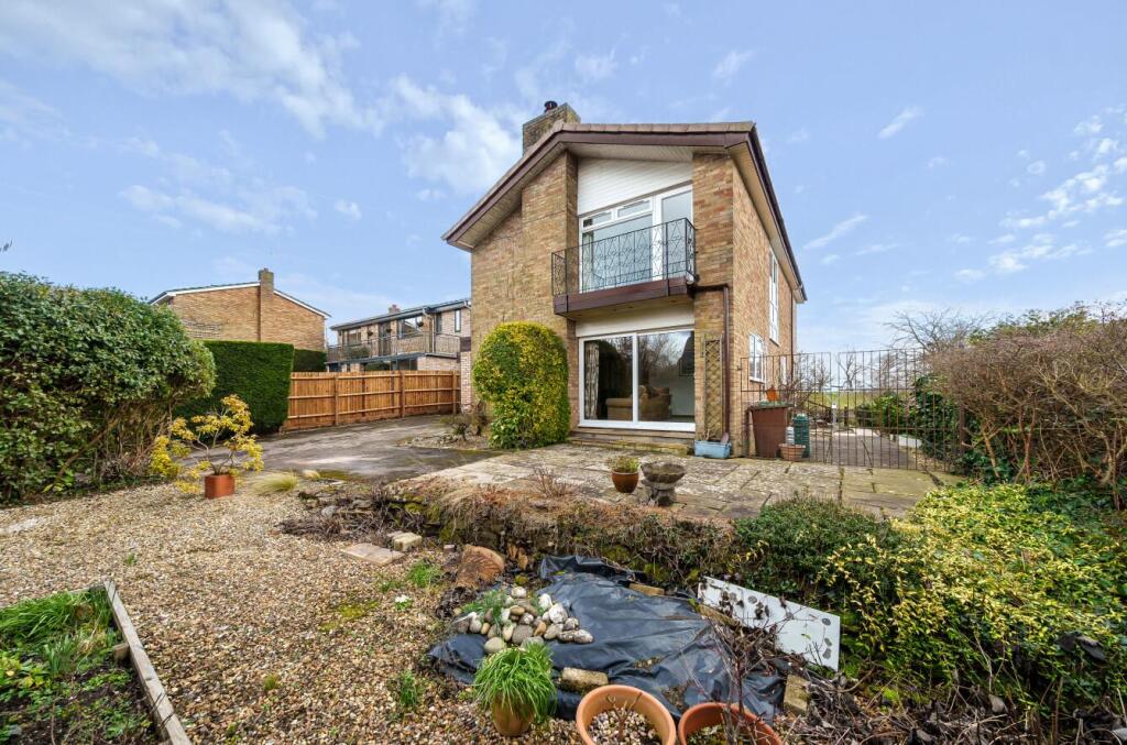 3 bedroom detached house for sale in Mounts Lane, Newnham, Daventry, NN11