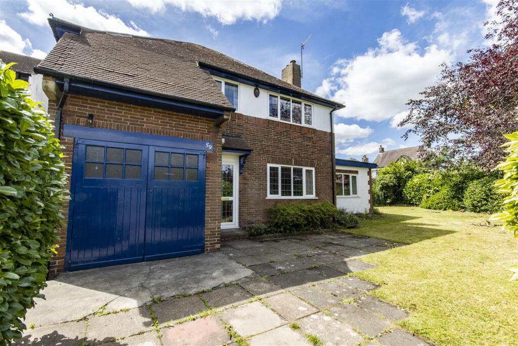 3 bedroom detached house for sale in Dukes Drive, Chesterfield, S41